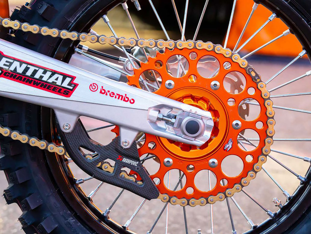 2020 Factory Supercross Bikes Kawasaki KX250F / KTM 450 SX-F ...
