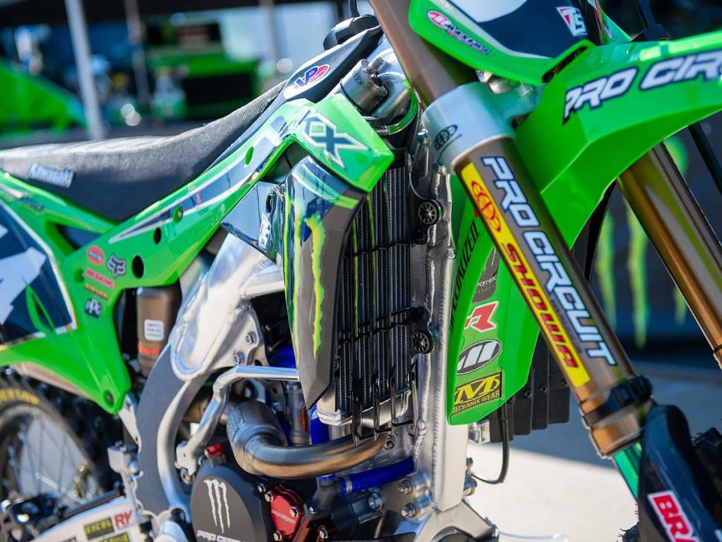 2020 Factory Supercross Bikes Kawasaki KX250F / KTM 450 SX-F ...