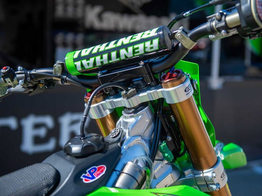 2020 Factory Supercross Bikes Kawasaki KX250F / KTM 450 SX-F ...
