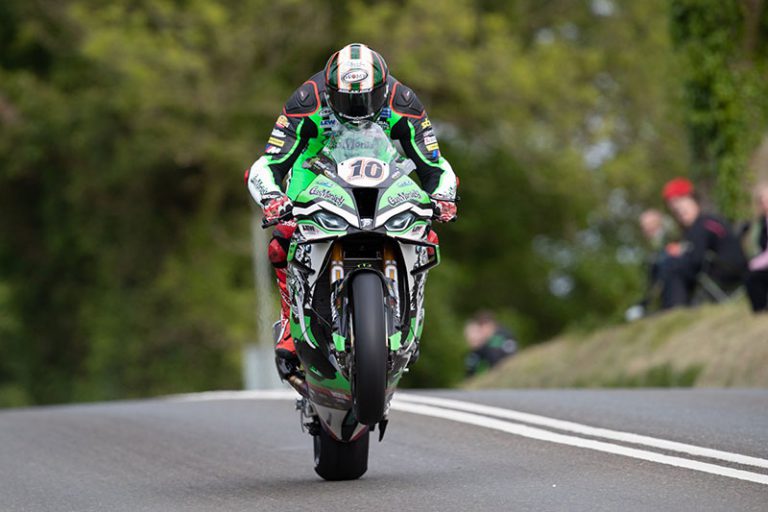 หล่อแบบ Gas Monkey Garage BMW M1000RR แชมป์ Isle Of MAN