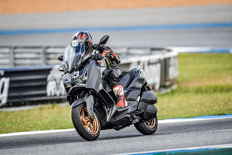 4 เรื่องใหญ่!! “New Yamaha Xmax Connected”