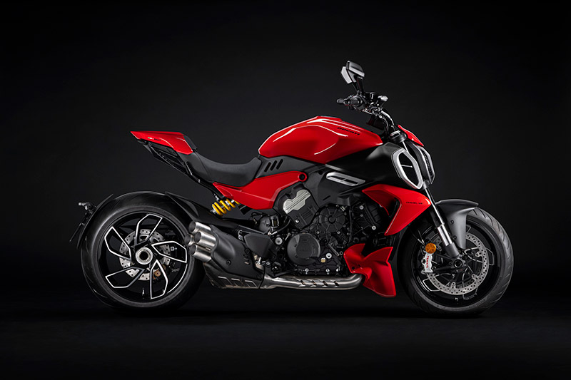 ดูคาติ ปล่อย 3 รุ่นหมัดเด็ด Ducati Diavel V4 ,Monster SP ,Desert X