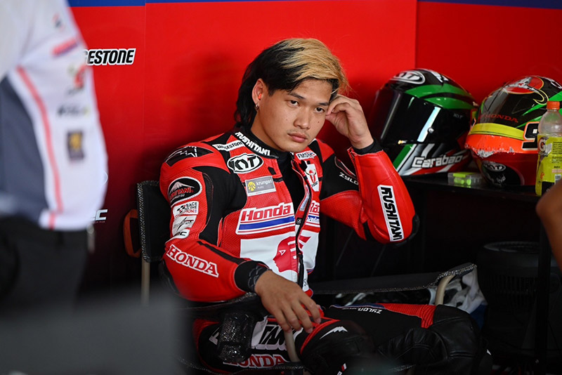 “ฮอนด้า เรซซิ่ง ไทยแลนด์” บิด CBR Series พาเหรดคว้าโพลโพซิชั่น